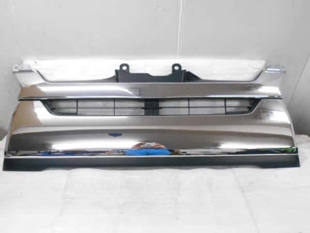[Used]Hiace TRH200V Front Grille 5311226090 - BE FORWARD Auto Parts