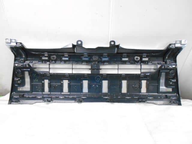 [Used]Hiace TRH200V Front Grille 5311226090 - BE FORWARD Auto Parts