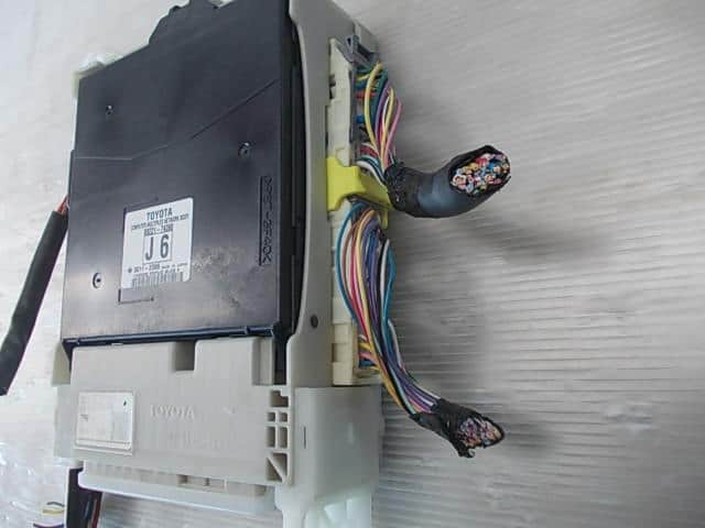 [Used]Fuse Box TOYOTA IQ 2009 DBA-NGJ10 8922074130 - BE FORWARD Auto Parts
