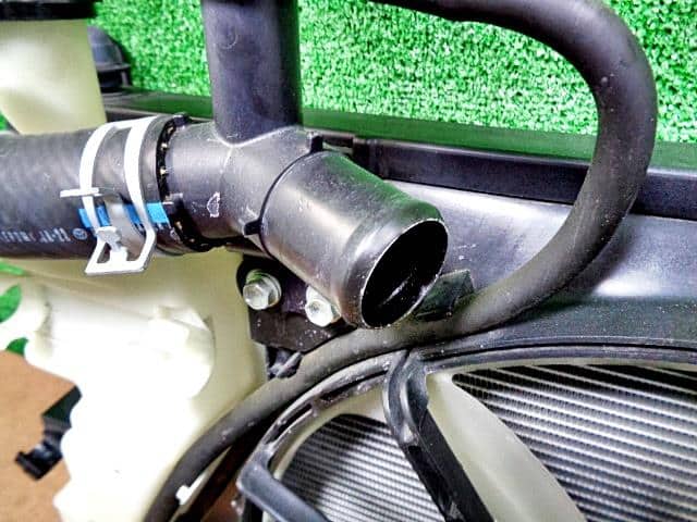 [Used]Aqua NHP10 radiator 1640021330 - BE FORWARD Auto Parts