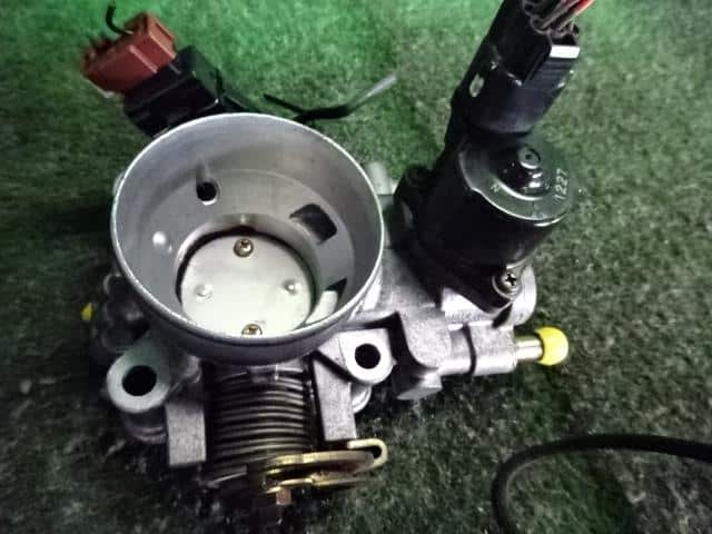 [Used]Dingo CQ1A throttle body MR420612 - BE FORWARD Auto Parts