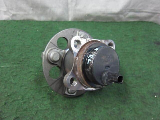 [Used]Corolla Axio NZE161 Rear hub 4245052060 - BE FORWARD Auto Parts