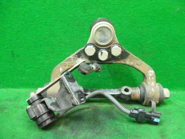 [Used]Front Right Upper Control Arm Mitsubishi Fuso 2012 TKG-FBA20 - BE ...