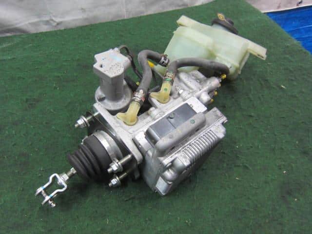 [Used]Aqua NHP10 Brakes Master ASSY 4705052030 - BE FORWARD Auto Parts
