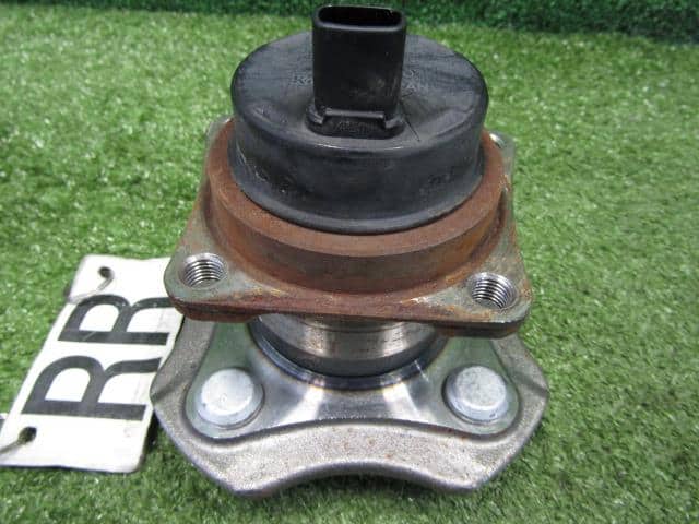 [Used]Corolla NZE121 Rear hub 4245012051 - BE FORWARD Auto Parts