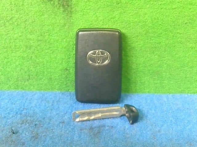 [Used]Keyless Entry Remote Control Key TOYOTA Corolla Axio 2006 DBA ...