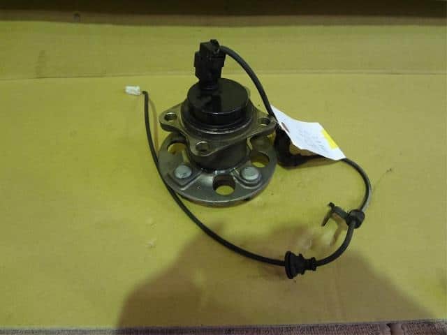 [Used]Rear Wheel Hub TOYOTA Ractis 2010 DBA-NCP100 4245052060 - BE ...