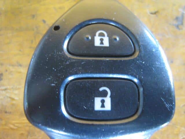 [Used]Keyless Entry Remote Control Key TOYOTA Corolla Axio 2007 DBA ...