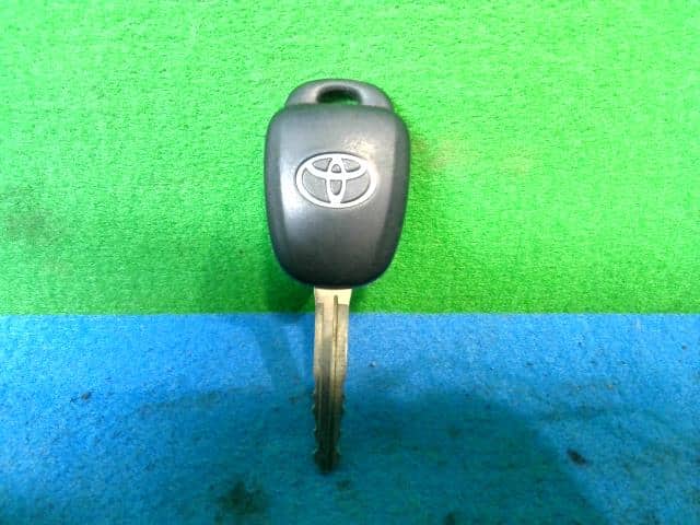 [Used]Keyless Entry Remote Control Key TOYOTA Corolla Axio 2012 DBA ...