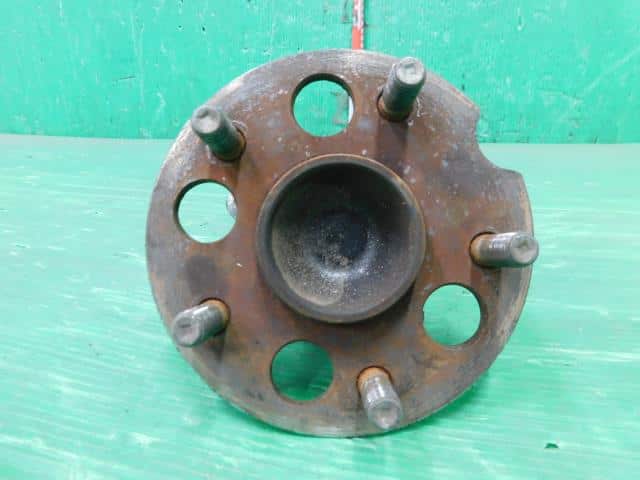 [Used]Rear Wheel Hub TOYOTA Noah 2009 DBA-ZRR70W 4245028040 - BE ...