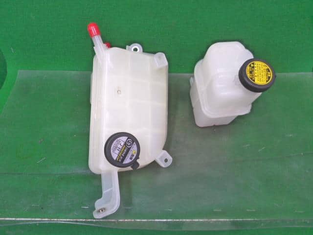[Used]Coolant Tank TOYOTA Prius 2011 DAA-ZVW30 1648028080 - BE FORWARD ...