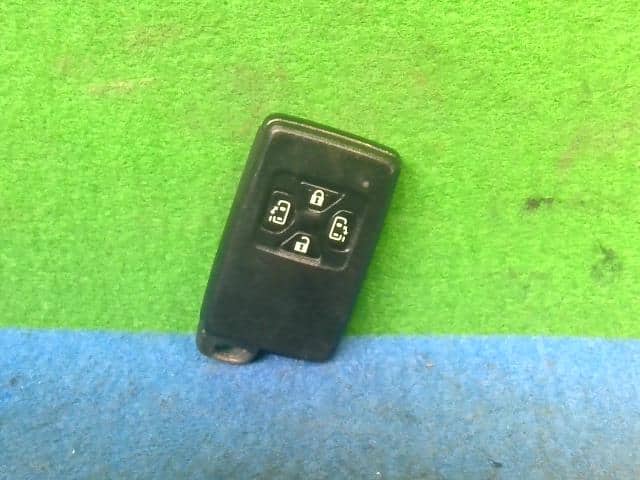 [Used]Keyless Entry Remote Control Key TOYOTA Voxy 2012 DBA-ZRR70W ...