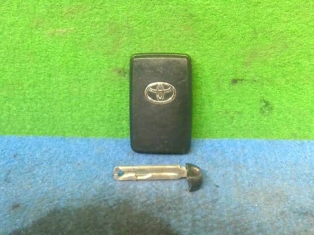 [Used]Keyless Entry Remote Control Key TOYOTA Voxy 2012 DBA-ZRR70W ...