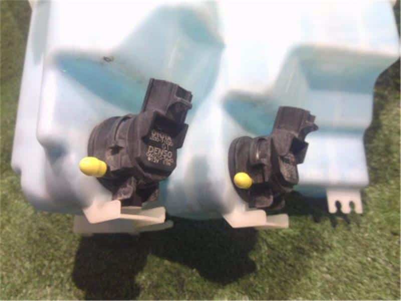 [Used]Windshield Washer Reservoir Tank TOYOTA Prius 2011 DAA-ZVW30 ...