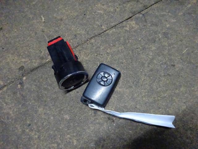 [Used]Keyless Entry Remote Control Key TOYOTA Corolla Fielder 2008 DBA ...