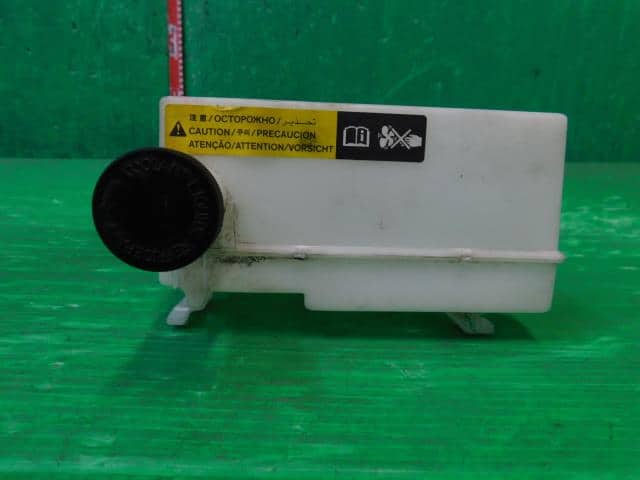 [Used]Coolant Tank NISSAN JUKE 2013 DBA-YF15 217101FA0A - BE FORWARD ...