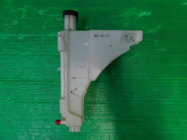 [Used]Coolant Tank NISSAN JUKE 2013 DBA-YF15 217101FA0A - BE FORWARD ...