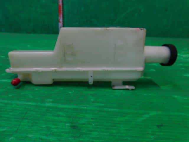 [Used]Coolant Tank NISSAN JUKE 2013 DBA-YF15 217101FA0A - BE FORWARD ...
