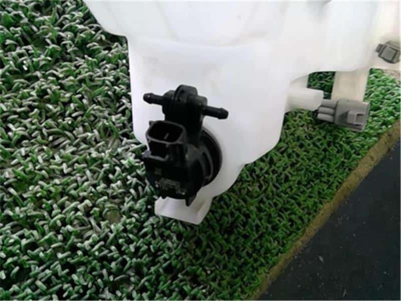 [Used]Windshield Washer Reservoir Tank MAZDA Axela 2014 LDA-BM2FS ...