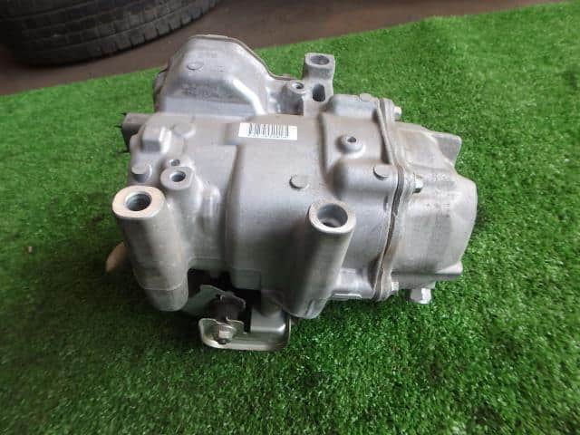 [Used]Corolla Fielder NKE165G air-conditioner compressor 3P0 Denso ...