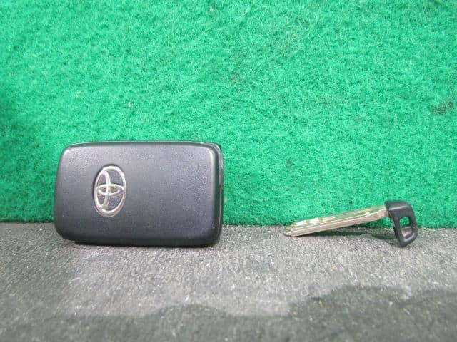 [Used]Keyless Entry Remote Control Key TOYOTA Vitz 2012 DBA-NSP130 ...