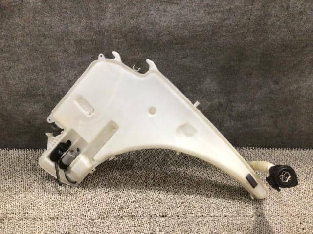 [Used]Windshield Washer Tank BMW 1 Series 2009 ABA-UE16 61677238667 ...