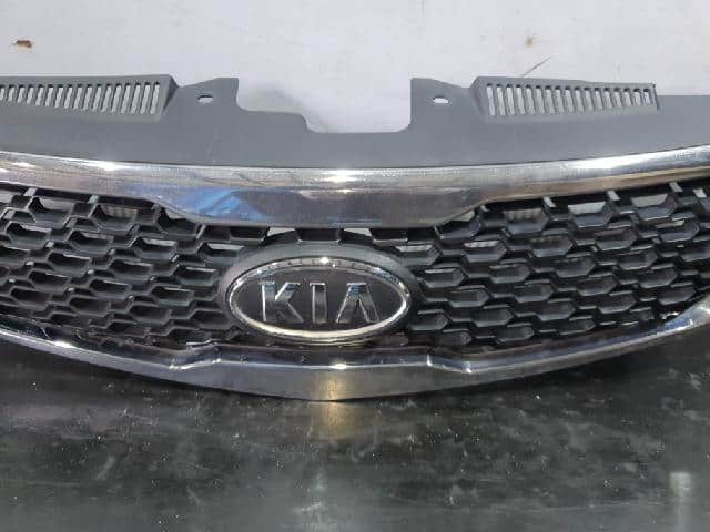 [Used] Radiator Grille KIA Cerato 2009 863501M010 - BE FORWARD Auto Parts