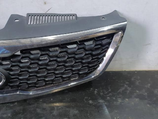 [Used] Radiator Grille KIA Cerato 2009 863501M010 - BE FORWARD Auto Parts