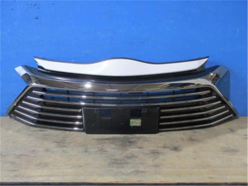 [Used]Radiator Grille TOYOTA Aqua 2015 DAA-NHP10 5311452050 - BE ...