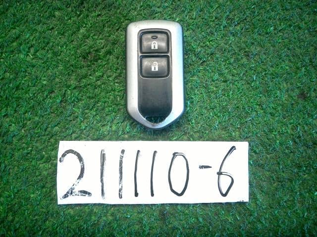 [Used]Keyless Entry Remote Control Key TOYOTA Isis 2004 CBA-ANM15W - BE ...
