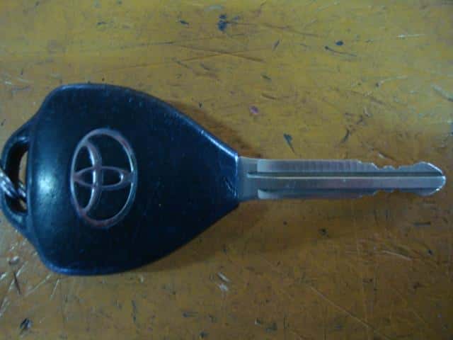 [Used]Keyless Entry Remote Control Key TOYOTA Vitz 2008 DBA-KSP90 - BE ...