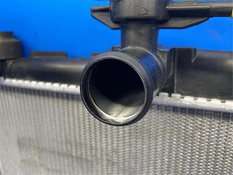 [Used]Radiator TOYOTA Noah 2004 TA-AZR65G 1640037220 - BE FORWARD Auto ...