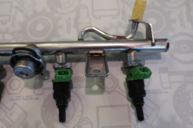 [Used]Mercedes-Benz Genuine Parts W203 injector 2710780023 2710703595 ...