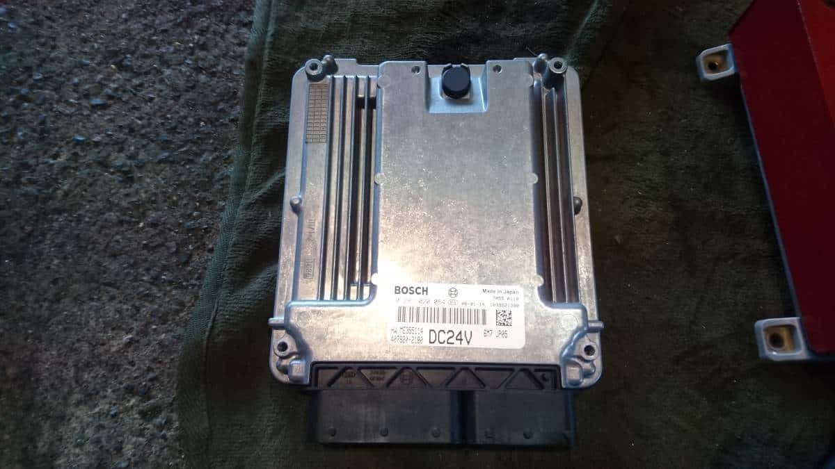 [Used]Mitsubishi Fuso 07 SUPER great Engine Control Unit / ECU R4-6-28 ...