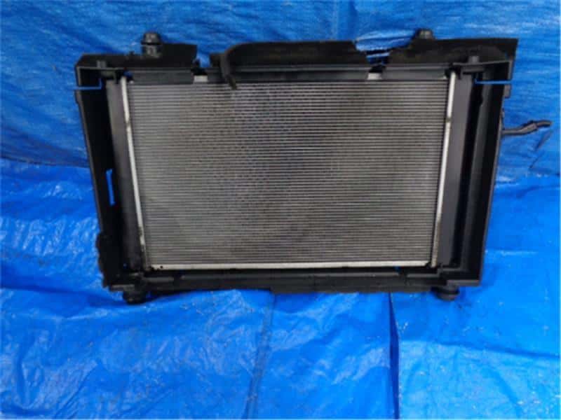 [Used]Radiator TOYOTA Lexus ct 2011 DAA-ZWA10 1640037240 - BE FORWARD ...