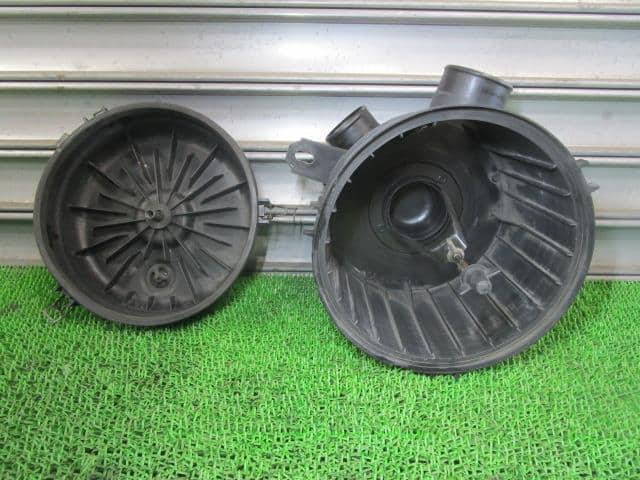 [Used]Air Cleaner Assembly MAZDA Titan 1994 U-WGLAT SLM113320B - BE ...