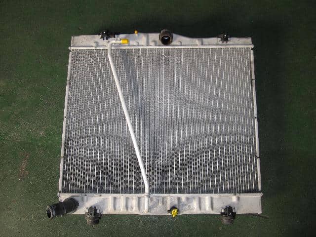 [Used]Radiator TOYOTA Hiace 2005 CBF-TRH200V 1640075470 - BE FORWARD ...