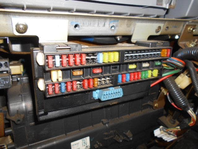 [Used]Fuse Box Mitsubishi Fuso 2006 PA-FB70BB MK387303 - BE FORWARD ...