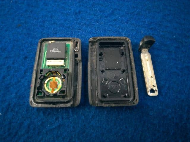 [Used]Keyless Entry Remote Control Key TOYOTA Vitz 2005 DBA-SCP90 - BE ...