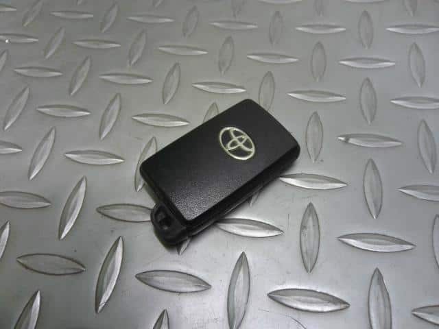 [Used]Keyless Entry Remote Control Key TOYOTA Voxy 2011 DBA-ZRR70W - BE ...
