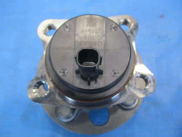 [Used]Rear Wheel Hub TOYOTA 2020 5BA-KSP210 42450K0010 - BE FORWARD ...