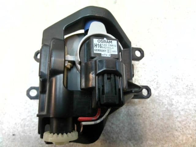 [Used]Right Fog Light TOYOTA Probox 2017 DBE-NCP160V 8121047010 - BE ...