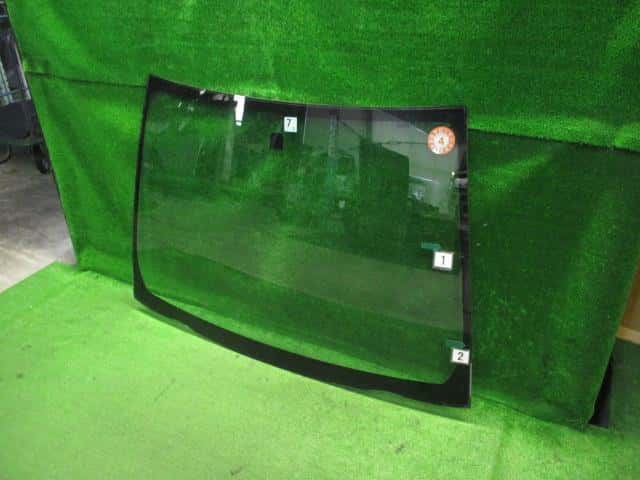 [Used]Front Windshield TOYOTA Vitz 2012 DBA-NSP130 5610152610 - BE ...