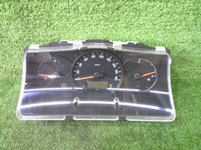 [Used]Speedometer TOYOTA Hiace 2015 CBF-TRH200V 8380026F31 - BE FORWARD ...