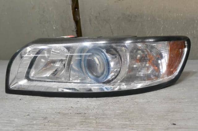 [Used]Left Headlight VOLVO Volvo 50 series 2011 CBA-MB4204S 0 301 237 ...