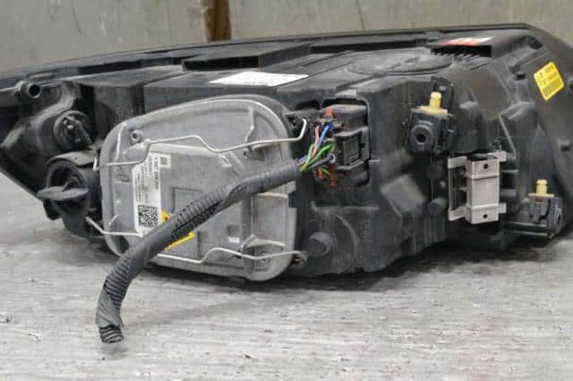 [Used]Left Headlight VOLVO Volvo 50 series 2011 CBA-MB4204S 0 301 237 ...