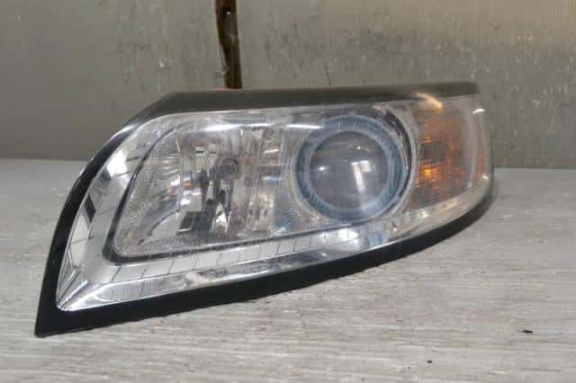 [Used]Left Headlight VOLVO Volvo 50 series 2011 CBA-MB4204S 0 301 237 ...