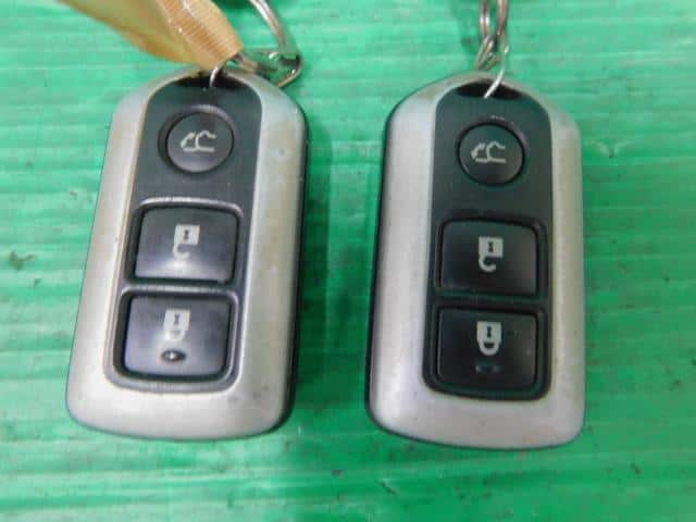 [Used]Keyless Entry Remote Control Key TOYOTA Alphard 2007 DBA-ANH10W ...