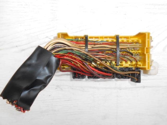 [Used]Fuse Box NISSAN UD UD NISSAN LARGESIZE CAR 2003 KL-CG48L - BE ...