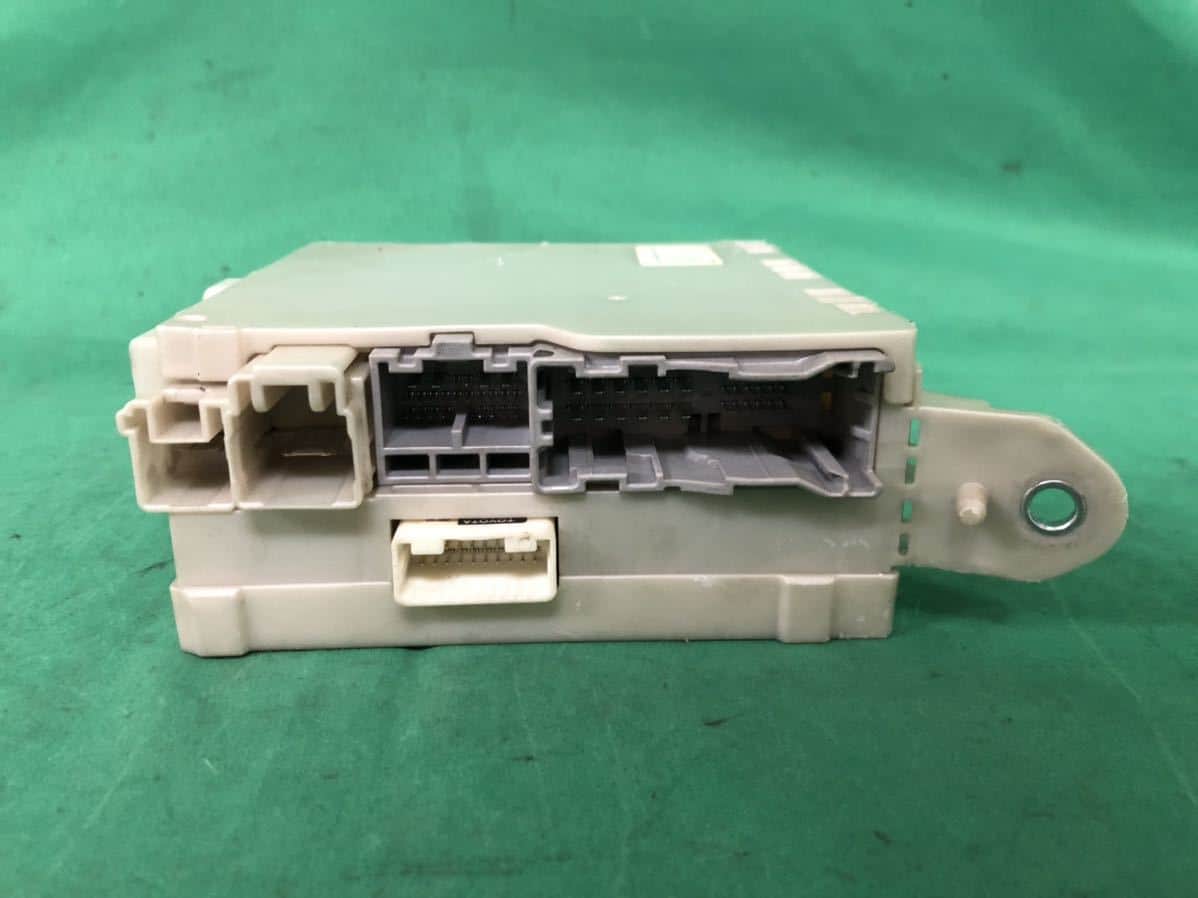 [Used]KA001 Lexus LEXUS USF40 LS460 Genuine Fuse Box 82730-50480 7470 ...